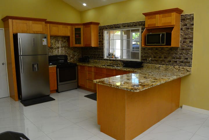 Caribbean Comfort Fully Ac With 2bedroom 2bathroom - Jamaica