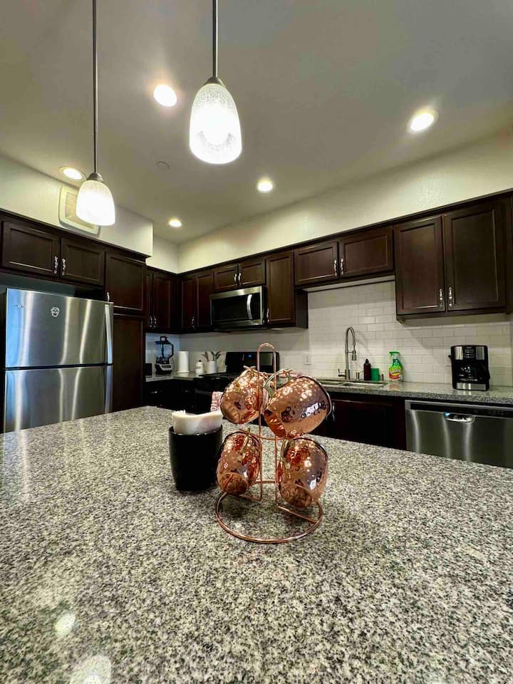 Luxury Apt Near To Newport And Santa Ana - Irvine, CA