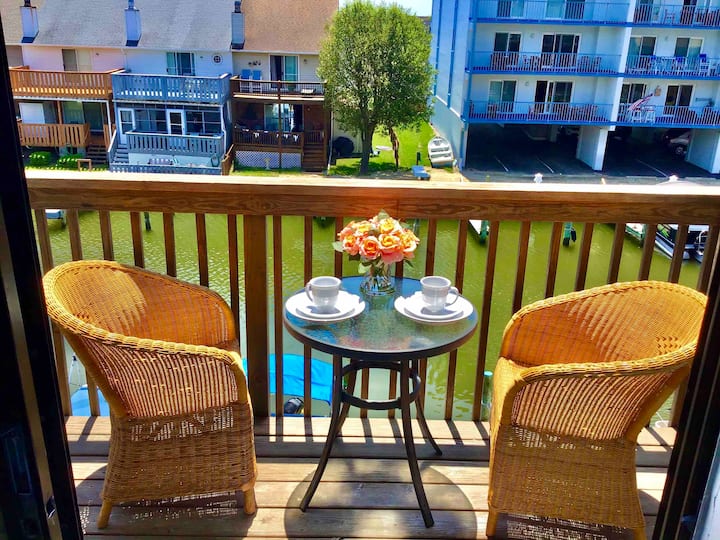Canal View With Pool Beach Getaway - Fenwick Island, DE