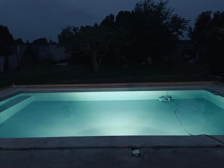 Studio Dans Maison-centre Ville - Piscine Chauffée - Rochefort, France