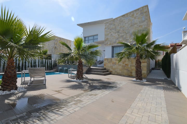 Villa à Ciudad Quesada Avec Piscine & Plage - Dolores
