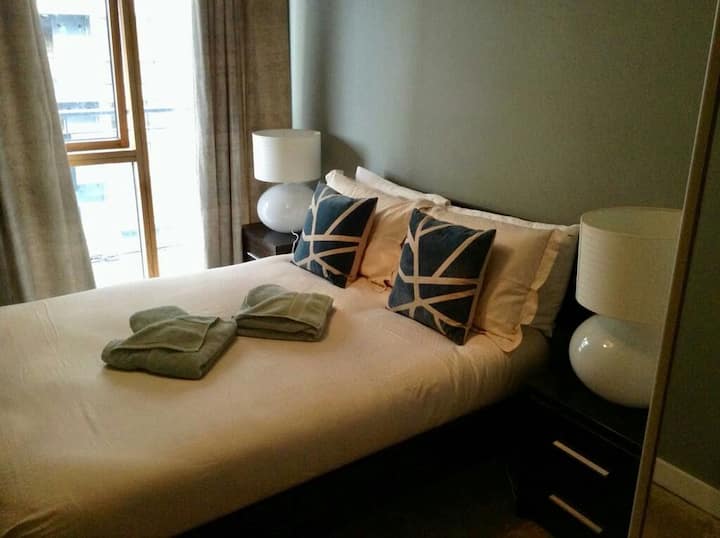 Stunning Luxury Apartment In The Docklands - Dublin