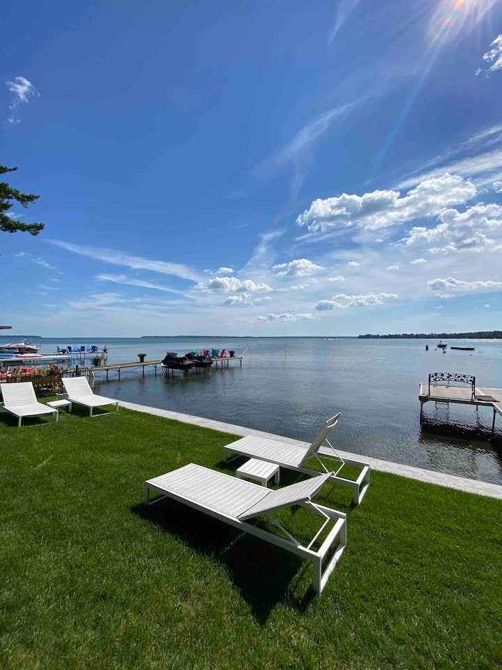 4-bedroom Waterfront Cottage - Innisfil