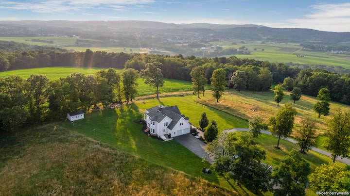 Escape To Nature|stunning Views|7 Bedrooms|hottub - Marietta, PA