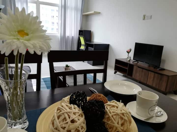 Sky.pod Persiaran Puchong Jaya Selatan 3-4pax - Puchong