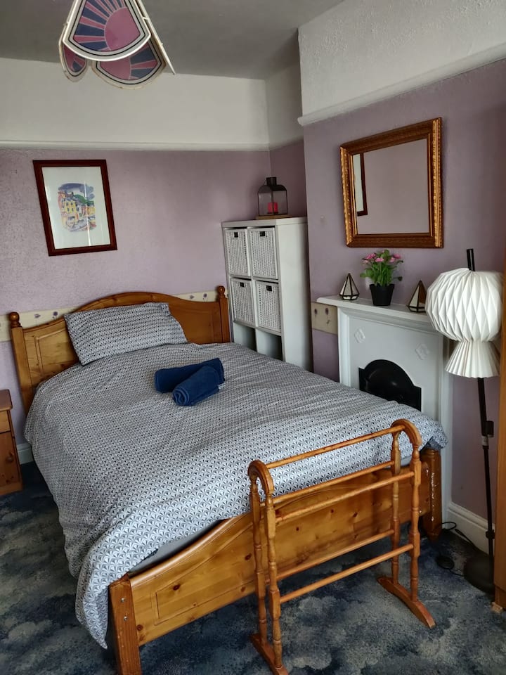 Charming Room With Big Bed And Workplace - Southampton