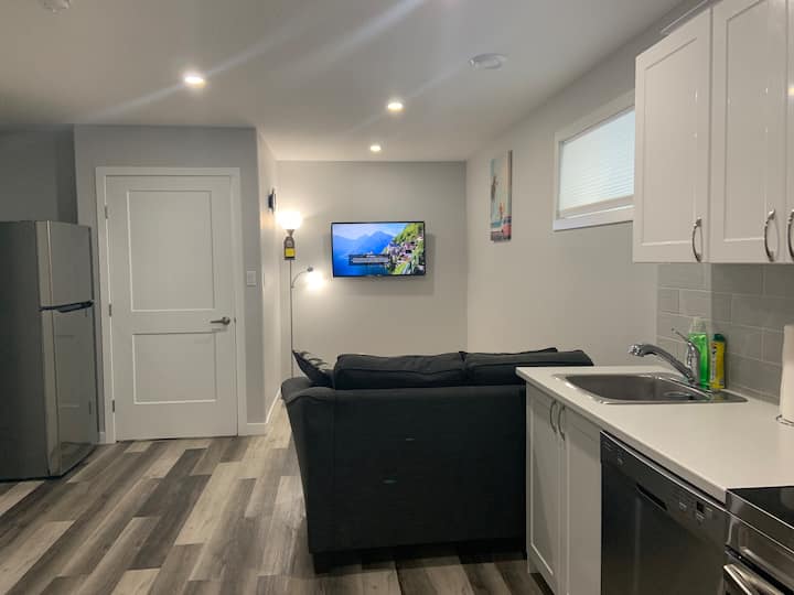 Guest Suite In Regina - Queen Bed - Regina
