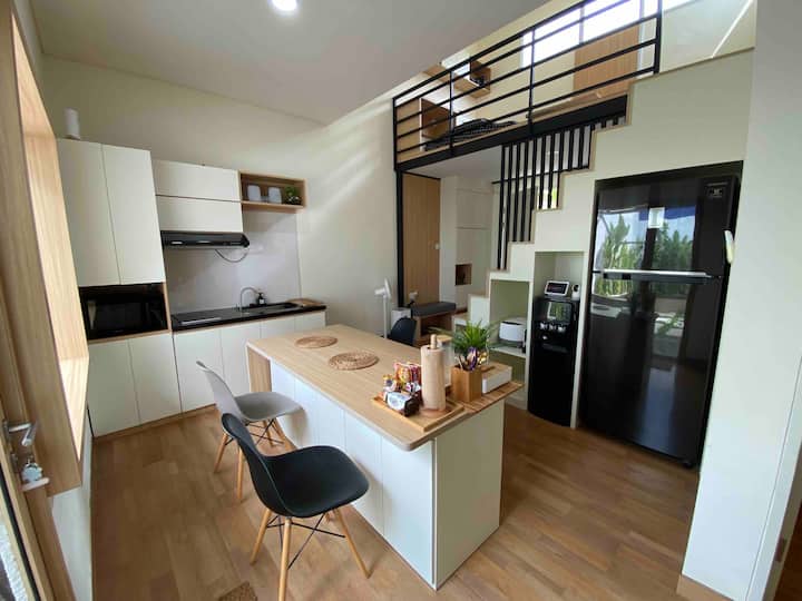 Tech-savvy Villa: 2-bedroom Smart Home - Batam
