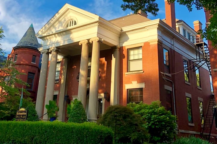 The Duncan Suite At The Columbine Bed & Breakfast - Louisville, KY