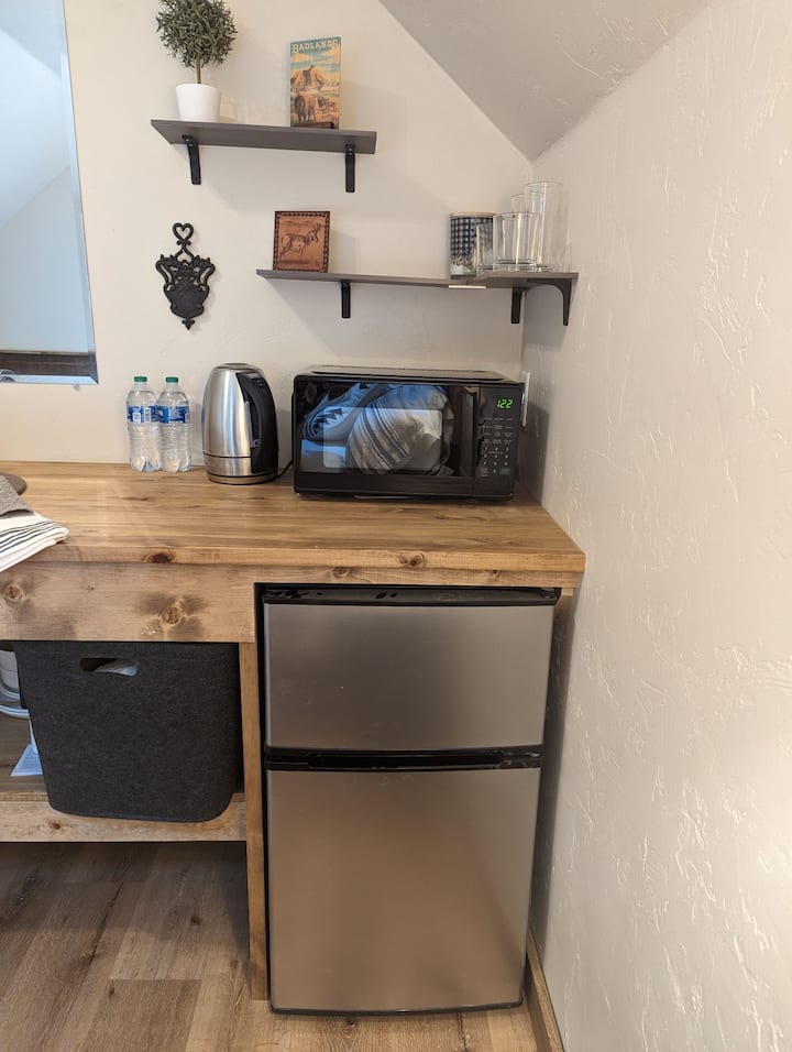 Pine View Loft Retreat For Two 18+ - Hill City, SD