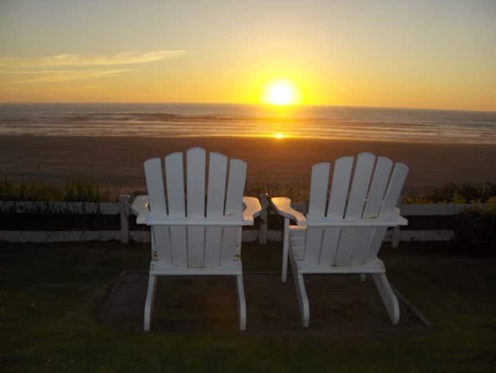 Beachfront Garden Inn #5 "Captain's Quarters" - Neskowin, OR