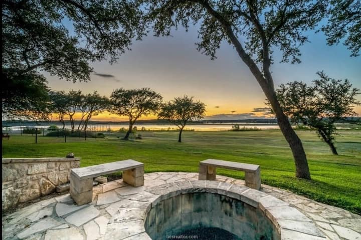 Parkview Retreat- Lake View • Fire Pit • Hot Tub - 캐년 레이크
