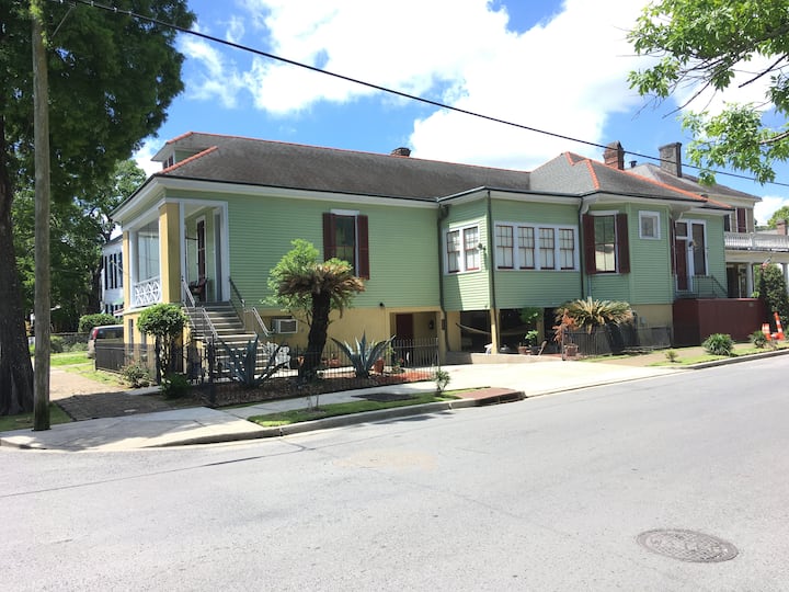 Private Cozy Lower 2br Bedroom Apt New Orleans. - New Orleans, LA