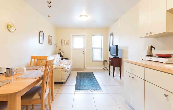 Private Large Studio Apartment - Kendall, FL