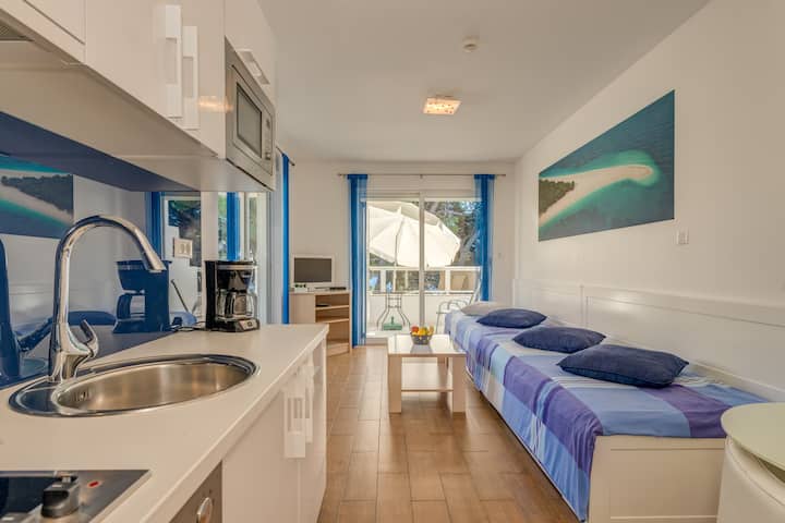 Directly On The Beach And The Promenade, 5ap For 4 - Stari Grad