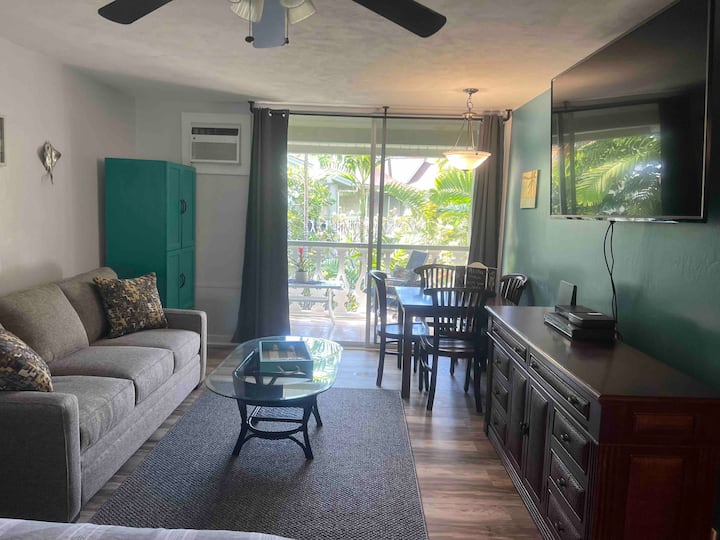 The Pineapple - Kailua-Kona, HI