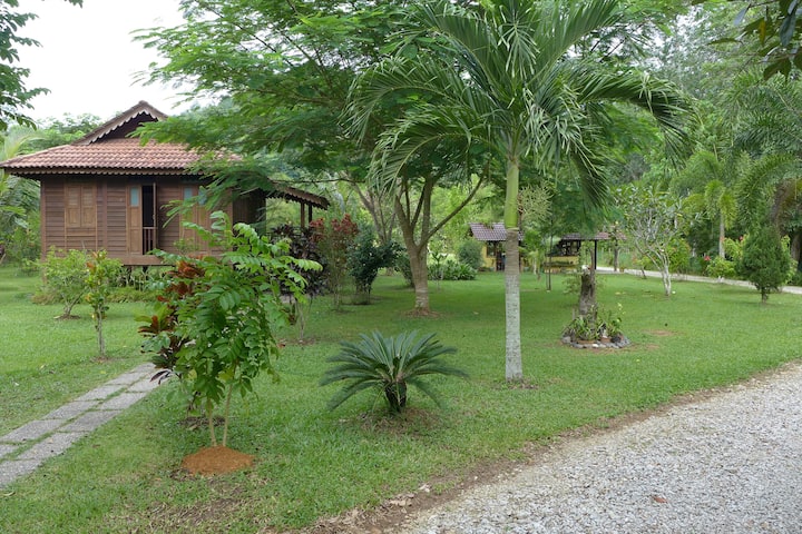Charming Malay-style Chalet - ランカウイ島