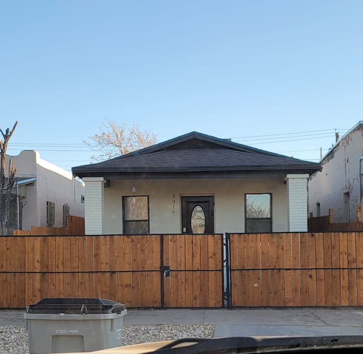 ⭐⭐Entire House! Welcome To Cara's House.⭐⭐ - El Paso, TX