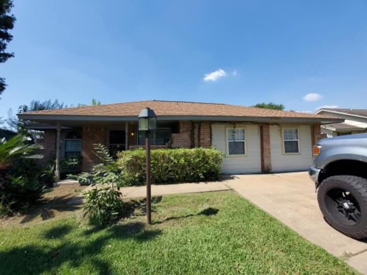 “Big Jer’s” With A Cement Pond - South Houston, TX