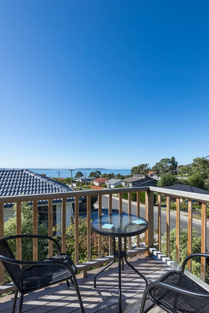 Mystay On Myuna -   
2 Blocks From The Beach - Hobart