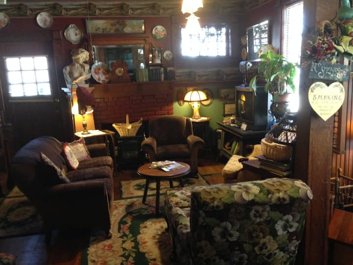 The  Sweetheart Suite At Stay Inn Style (Upstairs) - Fayetteville, AR