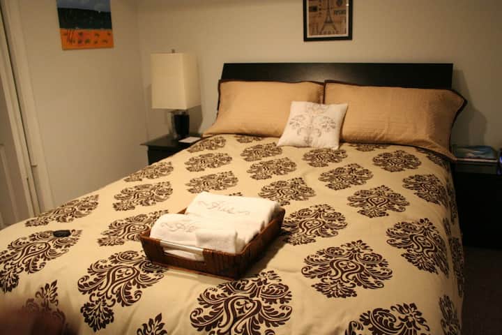 Charming Home- Basement Suite! - Baltimore, MD