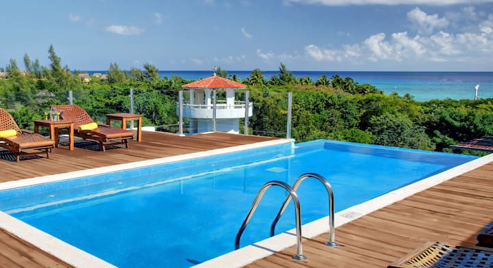 Great Location, 1 Block To Beach, Pool, Garage - Playa del Carmen