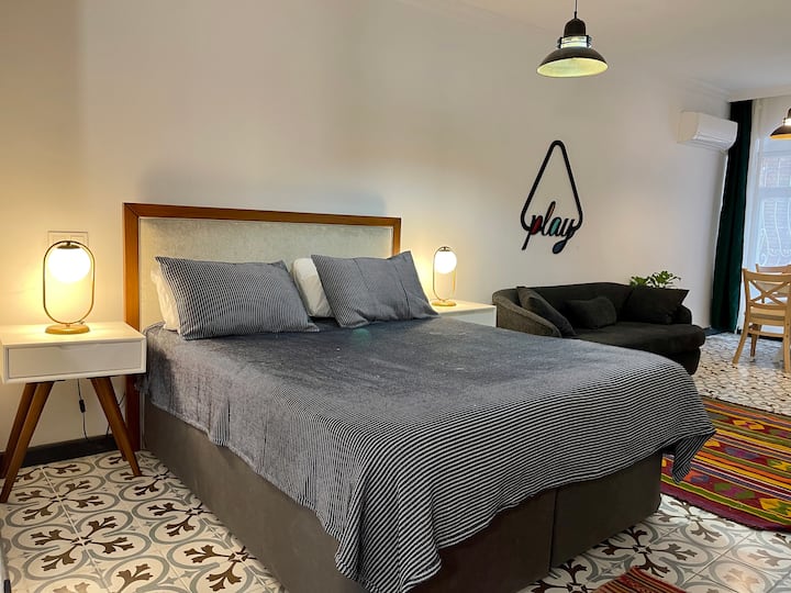 Duplex Apartment & Modern Interior In Balat - İstanbul