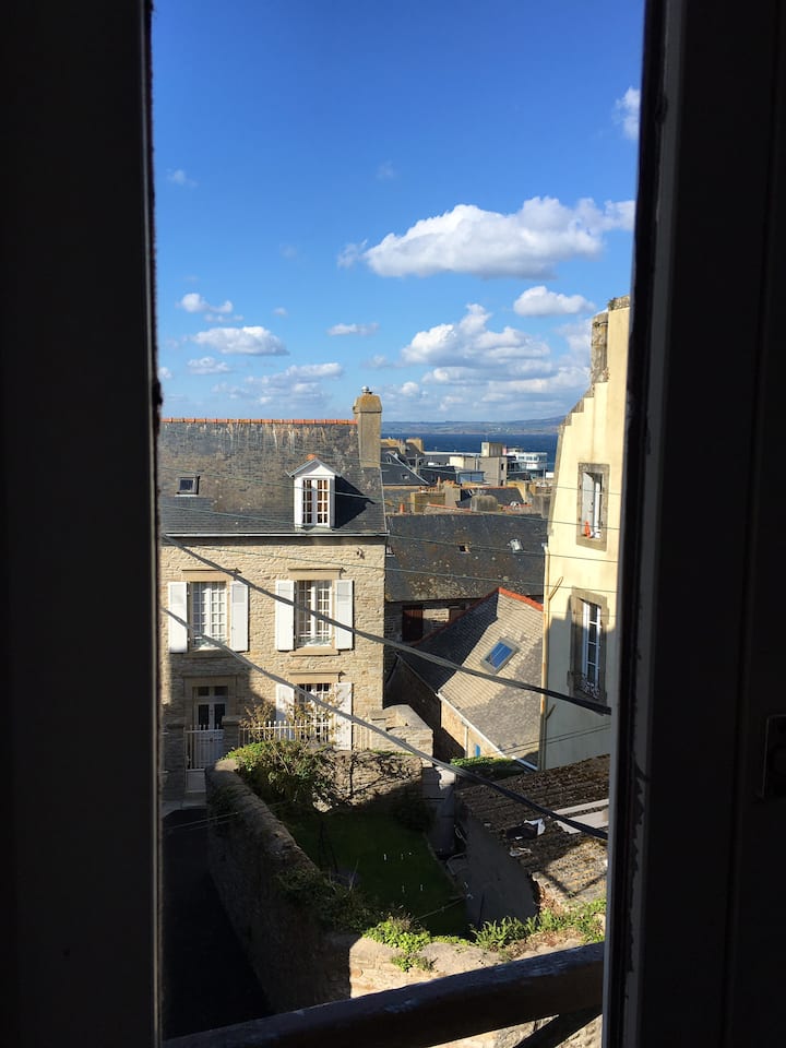 Joli Appartement En Plein Centre Ville - Locronan