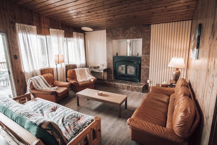 Cozy Lake Cottage - Alberta