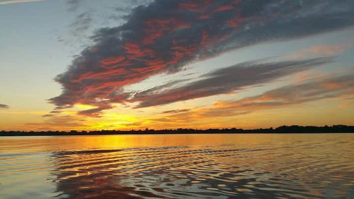 Unique Lakefront Property 6 Acres! - 