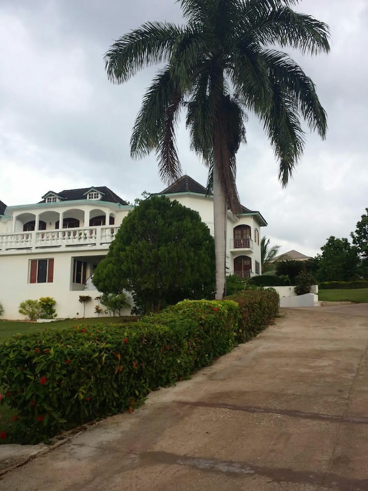 Jamaica Seaview Chateau Montego Bay Villa - Montego Bay