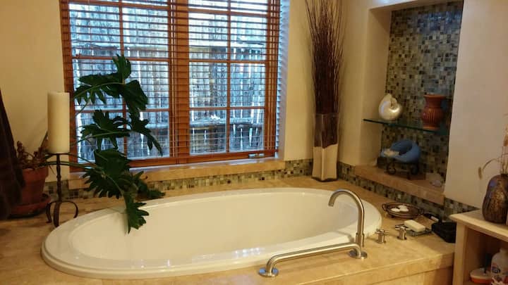 1 Bedroom Casita, Upper Canyon Rd Wifi - Santa Fe, NM