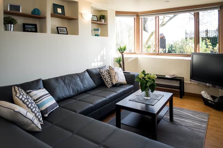 Charming Studio - Kirkland, WA