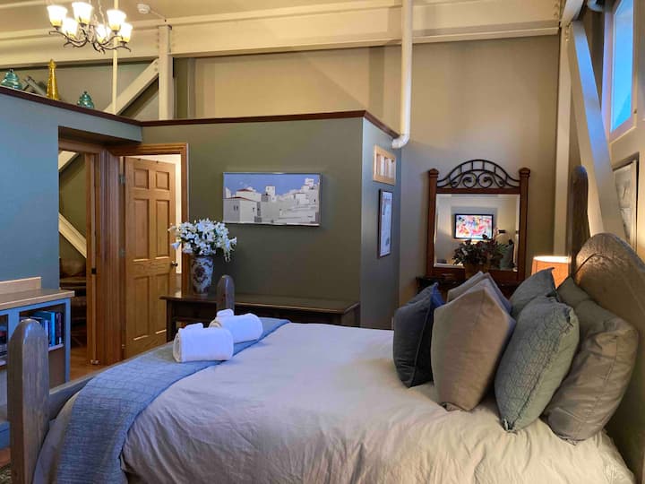 Downtown Chic Urban Abode - ボーズマン, MT