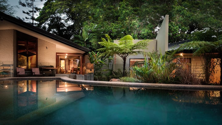 Oribin House, Unique Heritage Listed Tropical Home - Cairns