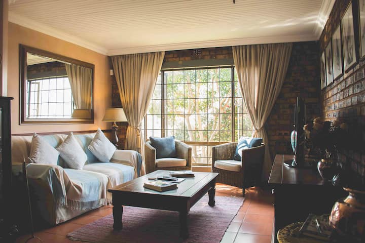 “Eagle Cottage @ Just-a-breeze” Constantia Kloof - Krugersdorp