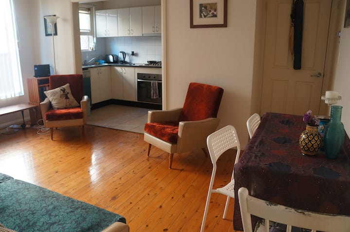 Sunny Apartment Inner West Sleeps 4 - Sidney