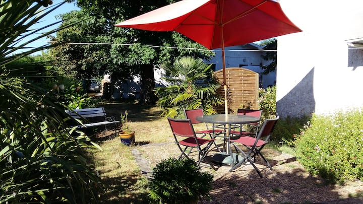 Petite Maison Dans Un Jardin - Sanguinet