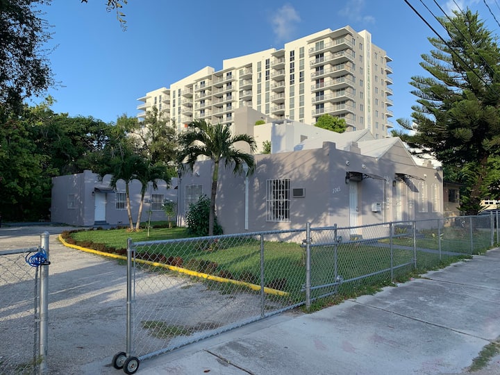 Guest House - Oasis In The Grove - Coral Gables, FL