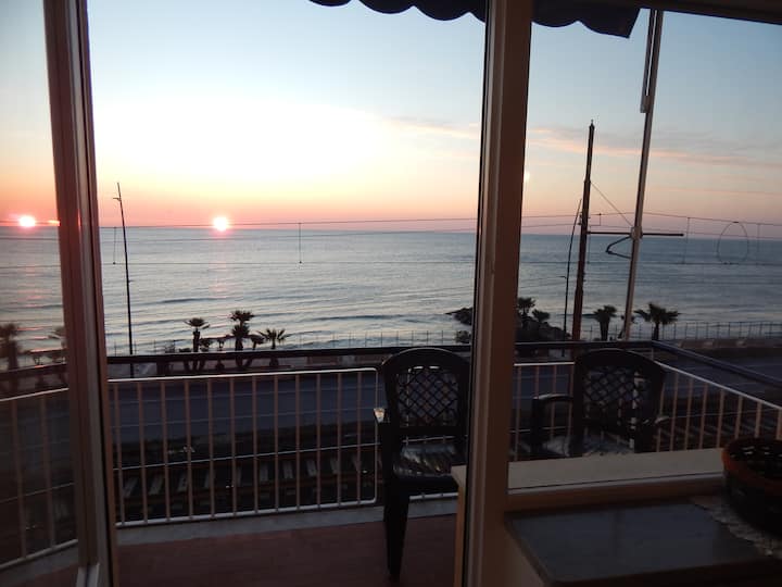 Appartamento Fronte Mare 50mt Dalla Spiaggia - Alassio
