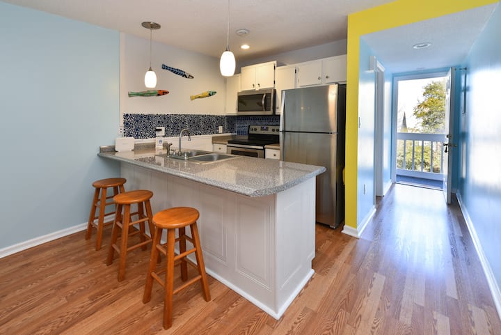Bright And Beautiful Condo (50 Yards To The Beach) - Garden City, SC