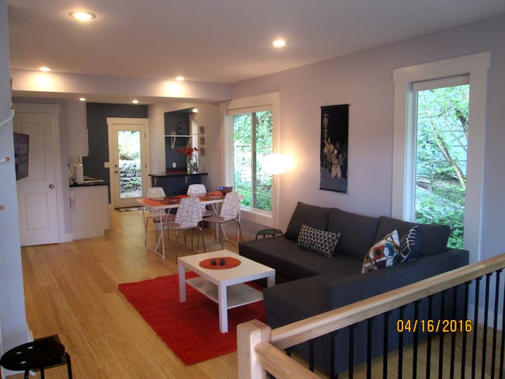 2-level Flat In Downtown Fremont - Seattle, WA