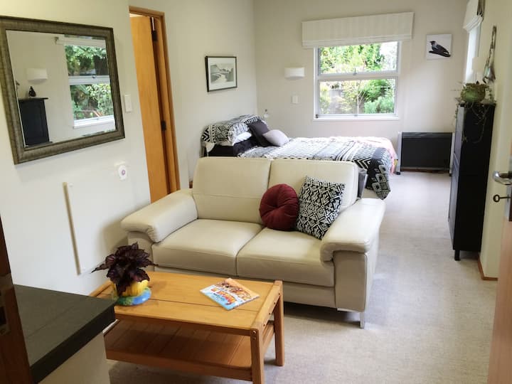 Retreat On Magnolia - New Plymouth