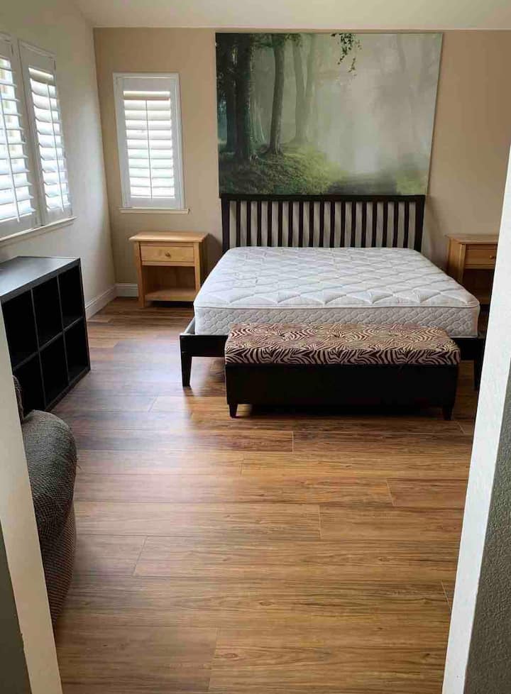 Cheerful Bedroom - Davis, CA