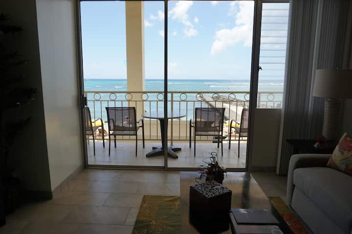 Waikiki Shore Oceanfront Condo 200 Parking Incl. - Honolulu, HI