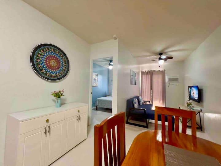 Bright Minimalist Condo W/ Netflix - Puerto Princesa