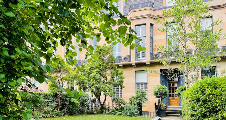 Stylish, Spacious & Restful.  
West End Garden Apt - Glasgow