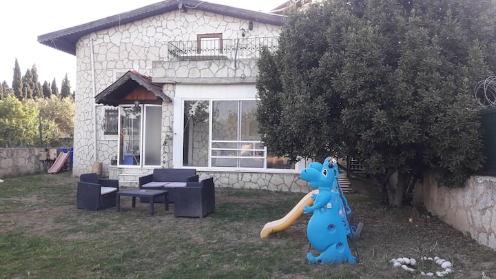 ÇEşme'de 4 Oda, 3 Banyolu, Klimalı Jakuzili Taş Ev - Dalyan
