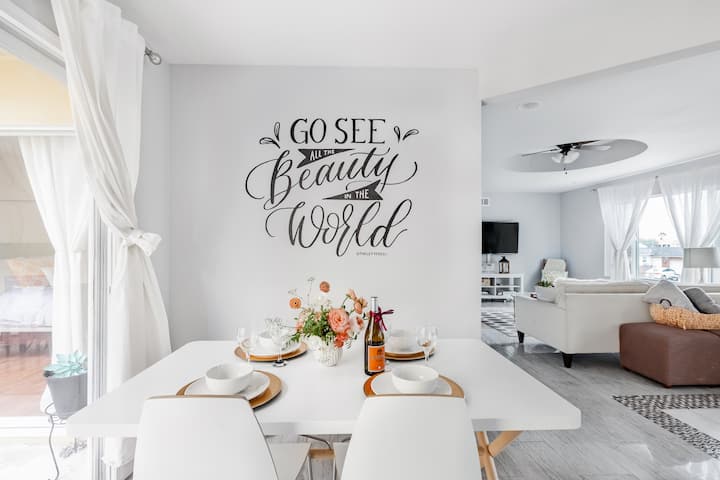 Creative Haven: Chic 3-bedroom W/ Artistic Touches - San Diego, CA